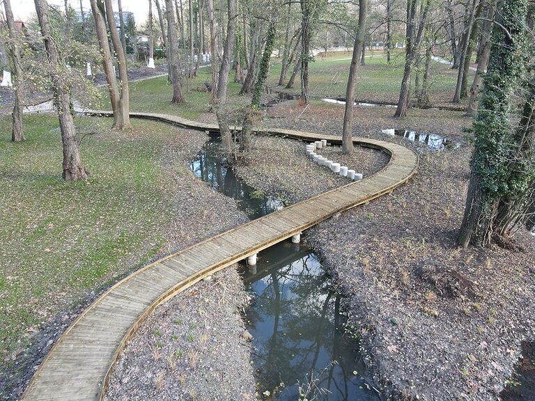 Stupavský kaštieľsky park ožíva: nový vodopád, lapidárium aj drevený ...